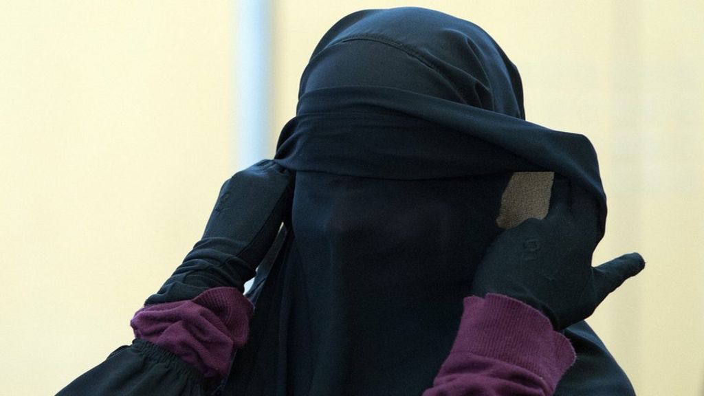 Burka in Germany: Interior minister calls for curbs - BBC News