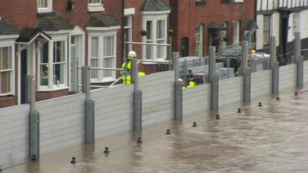 Worcestershire Flooding Barriers Built Higher In Bewdley Bbc News