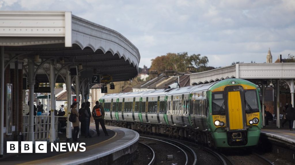 Southern rail strikes: Fresh disruption as latest walkout begins - BBC News