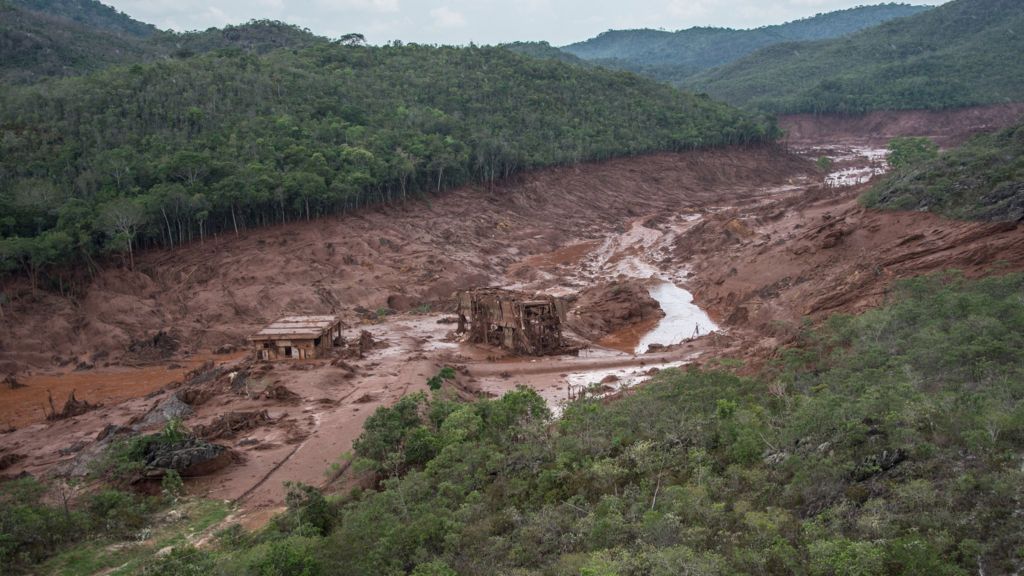 Seven charged over Samarco dam disaster - BBC News