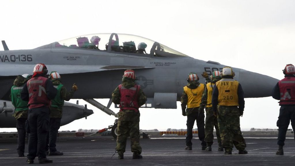 US navy pilot draws art in Sky! – World is Crazy