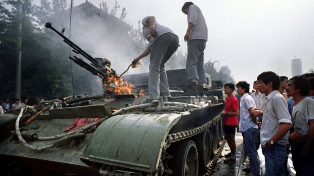 Tiananmen Square protest death toll 'was 10,000' - BBC News