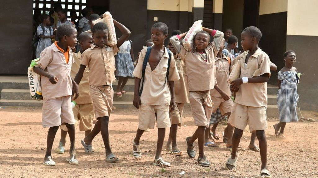 Côte d’Ivoire : des élèves manifestent pour la reprise des cours - BBC ...