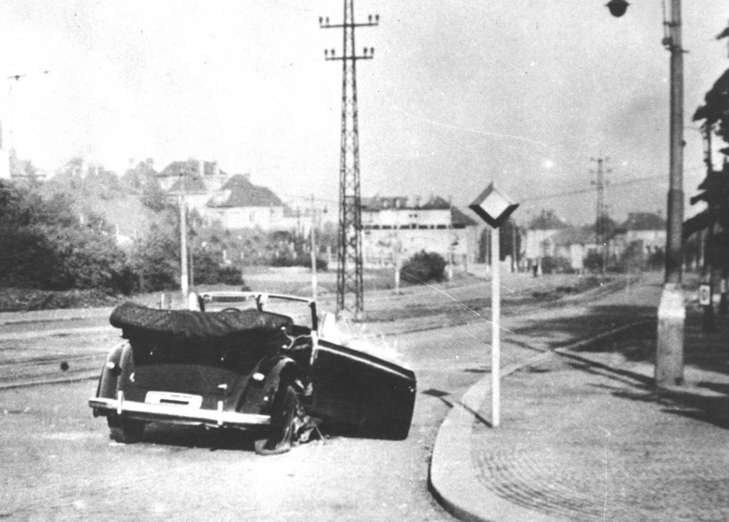 Czechs search for dead 'heroes' who killed SS chief Heydrich - BBC News