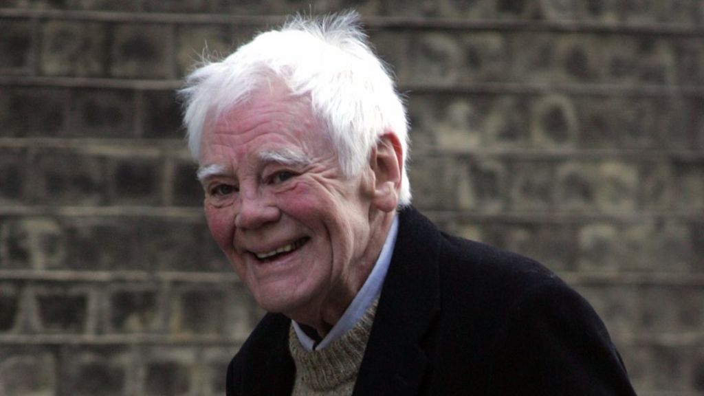 Tony Booth: Till Death Us Do Part actor dies at 85 - BBC News