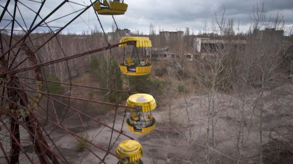 Chernobyl: 30 years in the exclusion zone - BBC News