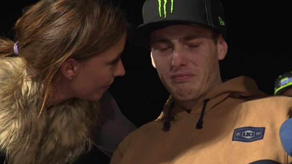 Speedway rider Darcy Ward speaks at benefit meeting - BBC News