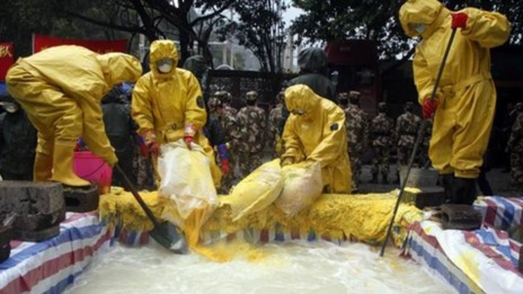 Seven detained over China river cadmium spill - BBC News