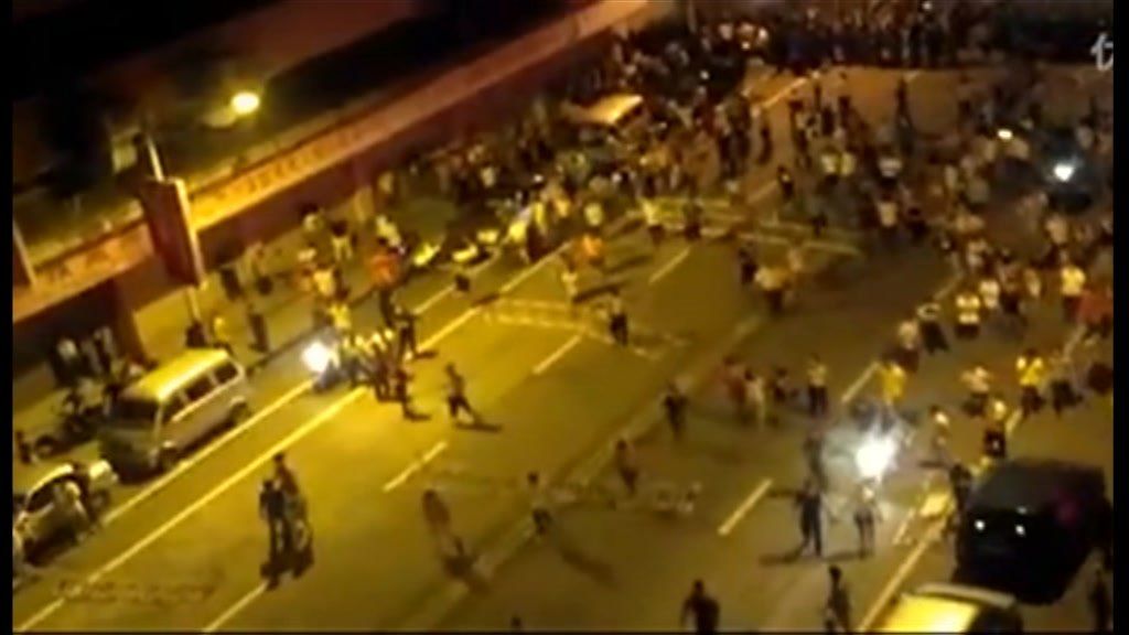 China shows force in Shaxi after worker riots - BBC News