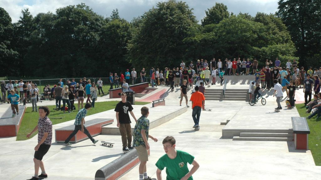 Urban skate park opens in Northampton - BBC News