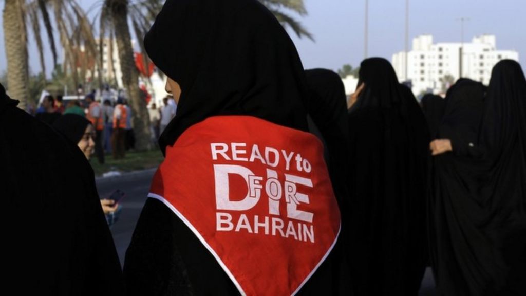 Bahrain police officers face torture trial - BBC News