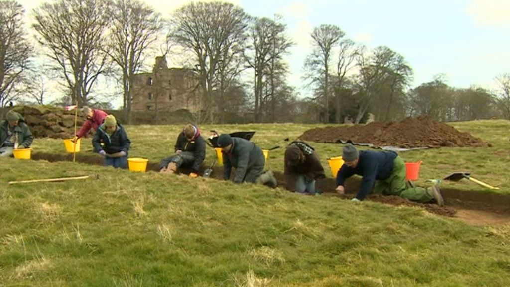 'Important' find unearthed at Battle of Flodden site - BBC News