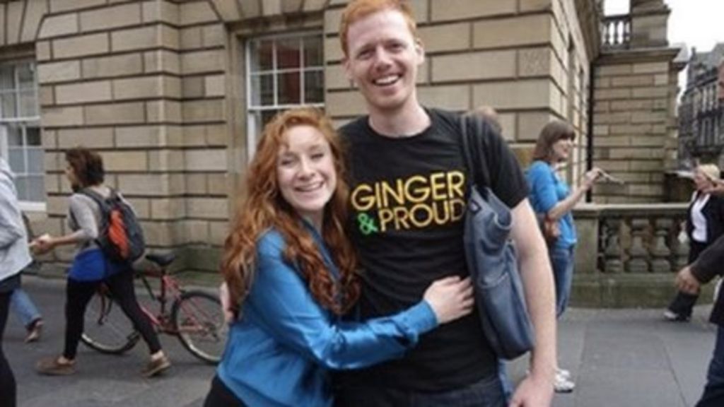 'Ginger pride' march gets underway in Edinburgh - BBC News