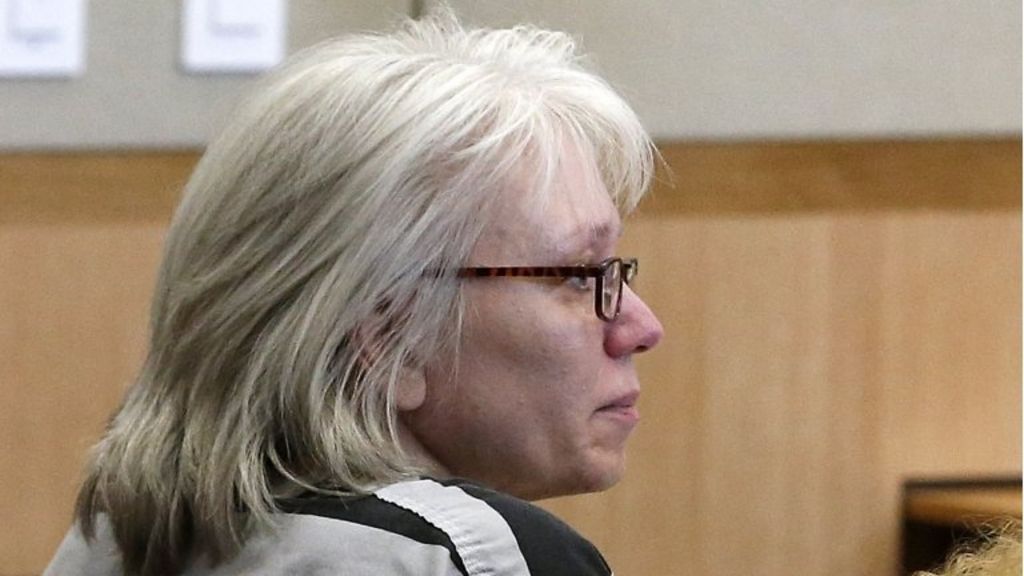 Arizona drops murder charges against Debra Milke - BBC News