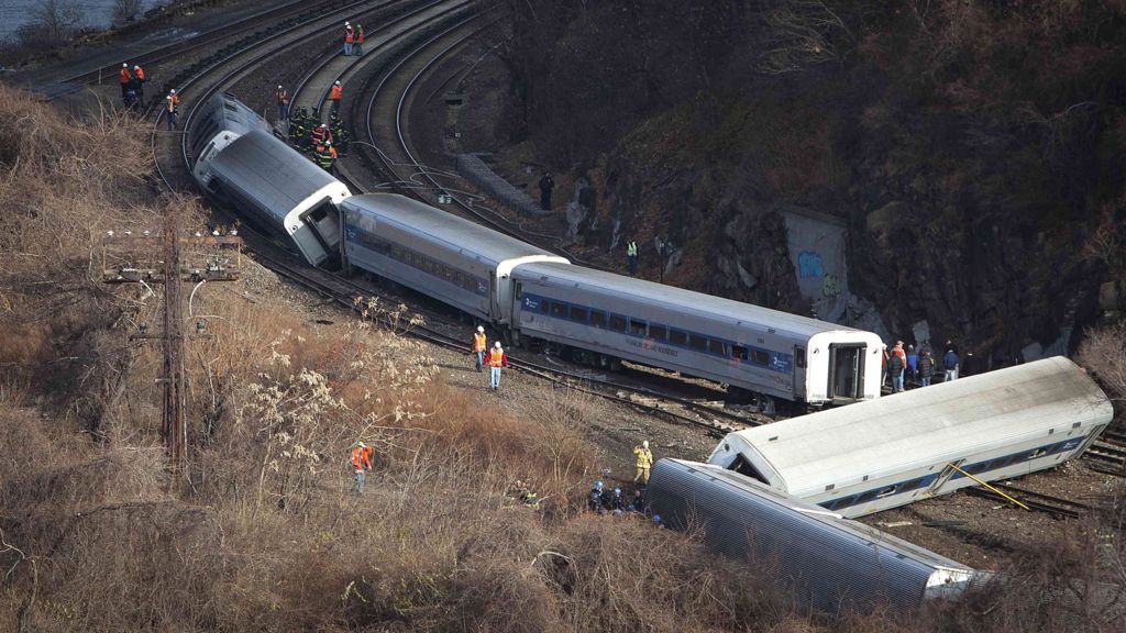 New York train crash: Probe into crash cause begins - BBC News