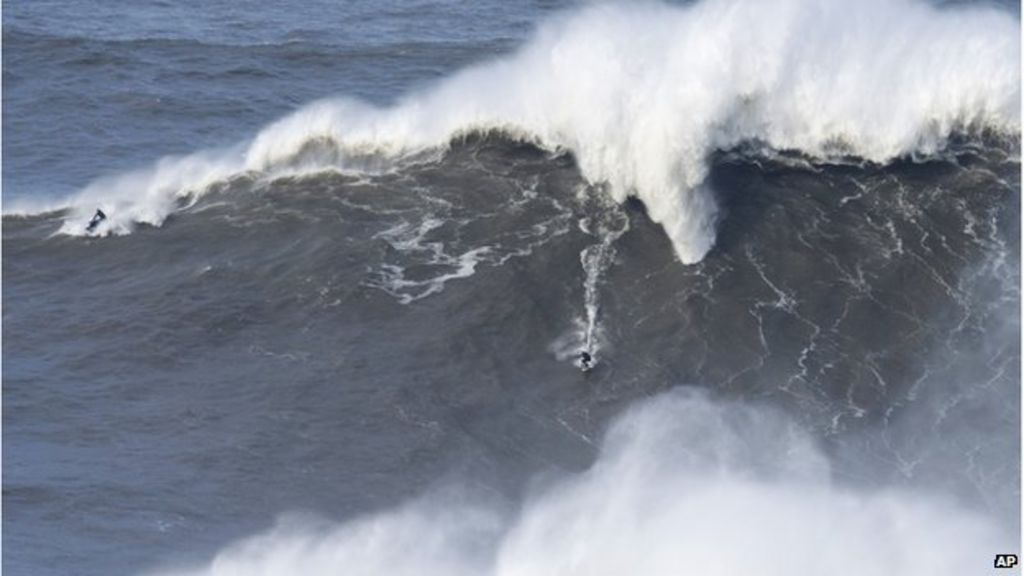 Surfer Andrew Cotton survives fall on huge wave - BBC News
