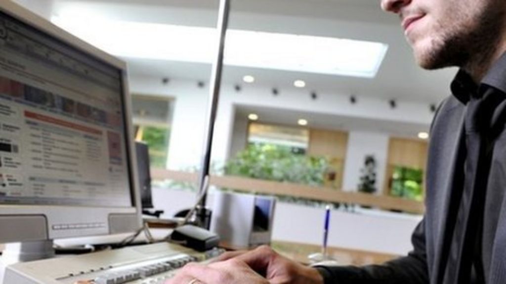 Companies ordered to help 'blagging' inquiry - BBC News