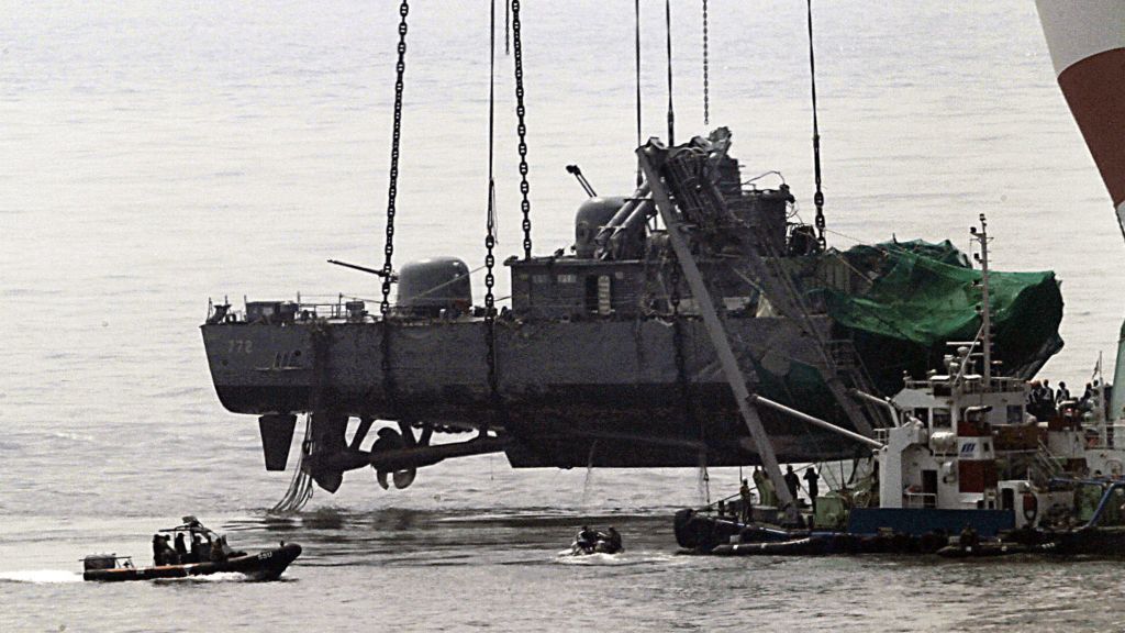 North Korea: 'No apology' for S Korea Cheonan sinking - BBC News
