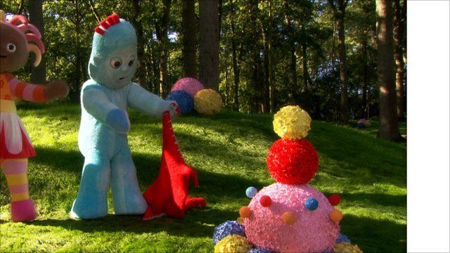 In the Night Garden's Igglepiggle takes to the stage - BBC News