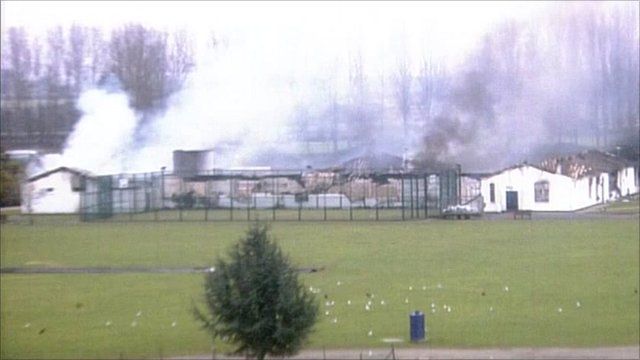 Police called to Ford prison riot - BBC News