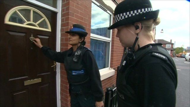 Police plan to cut 34,000 jobs by 2015 - BBC News
