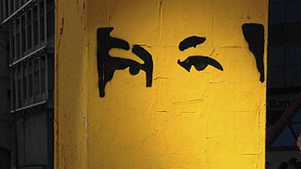 En fotos: la omnipresencia de los ojos de Hugo Chávez - BBC Mundo