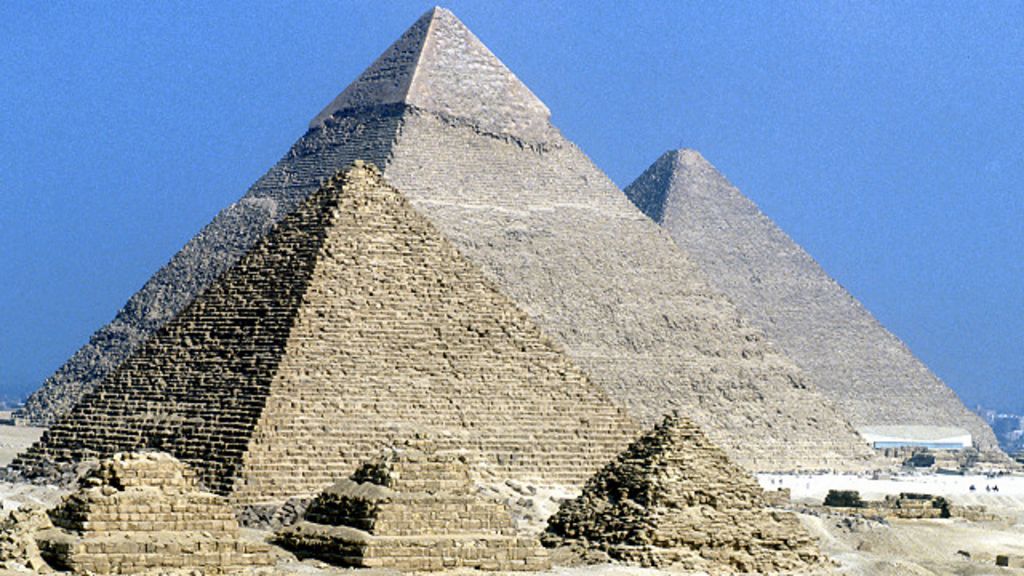 بدء مشروع علمي لاستكشاف المزيد من أسرار الأهرامات في مصر - BBC Arabic