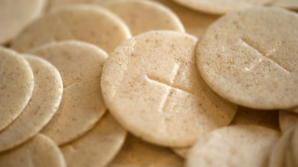 Cómo funciona el negocio de la producción de hostias - BBC Mundo